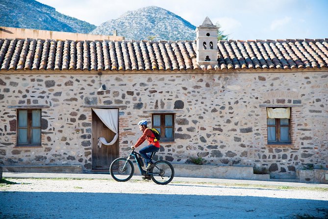 The ring of Mountain Tuttavista with Electric Mountain Bikes - Key Points
