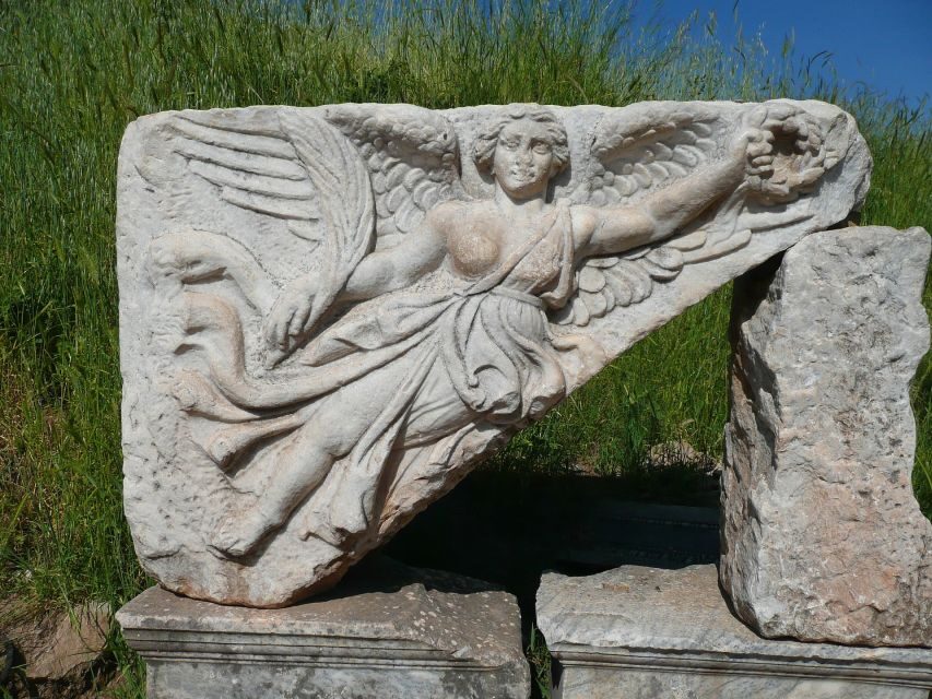 Thessaloniki:Journey Through Ancient Vergina to Sacred Veria - Transportation, Guide, and Value