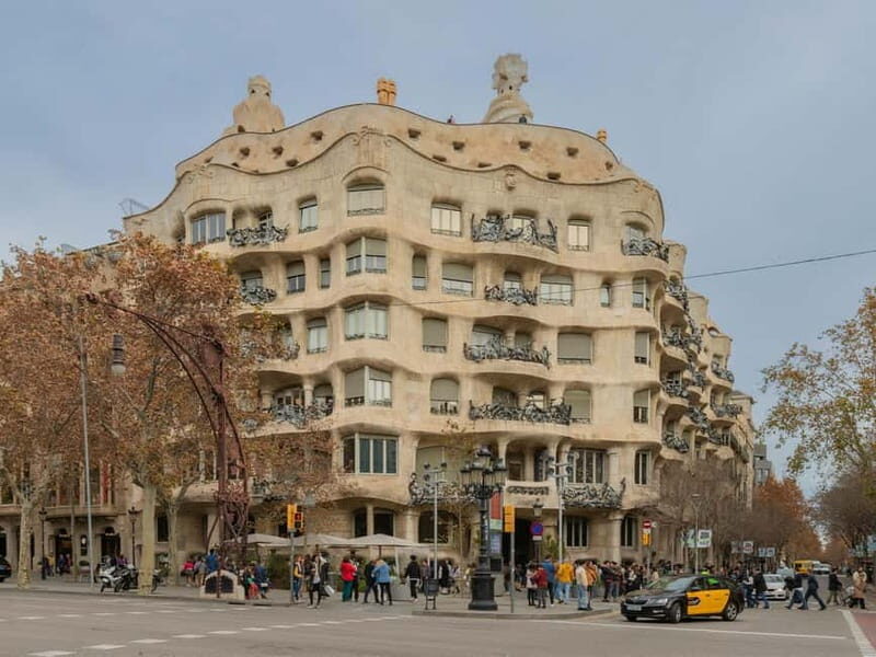 Tiquets & Guide: Lights and shadows of the Casa Milà - Antoni Gaudí - Barcelona - Why This Tour Is Worth Considering