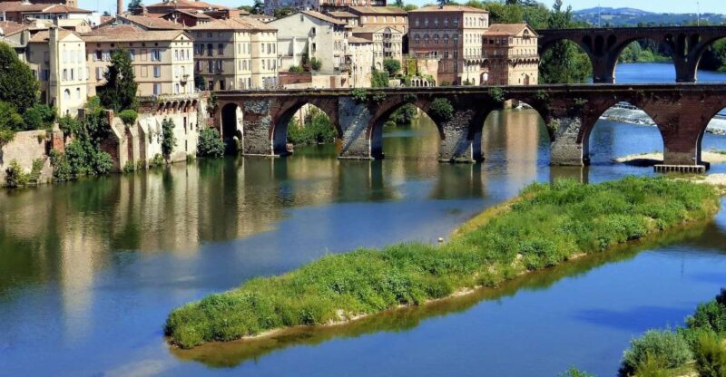 Toulouse: Albi and Cordes/Ciel Day Trip with Audio Guides - Key Points