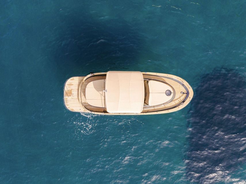 Tour Capri: discover the island of VIPs by boat - What to Expect from This Capri Boat Tour
