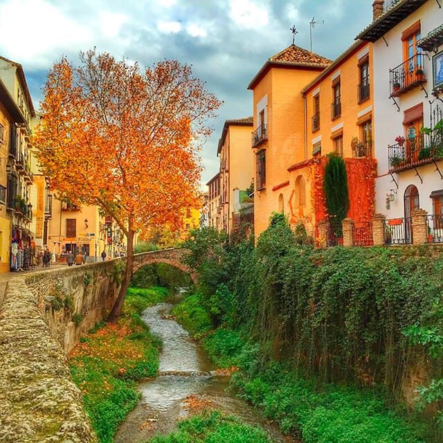 Tour Granada from its Origin; Albaicín - Iconic Landmarks and Viewpoints