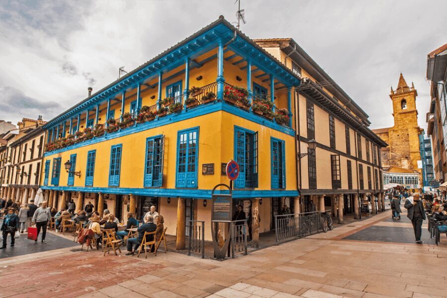Tour privado por Oviedo - A Walk Through Oviedo’s Heart
