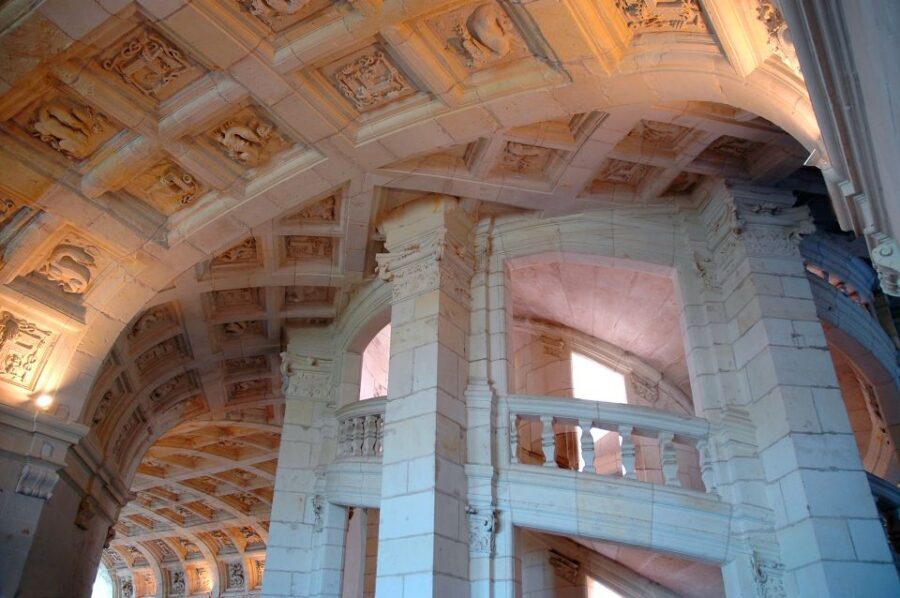 Tours/Amboise: Private day trip Chambord, Blois & Cheverny - Transportation & Group Size
