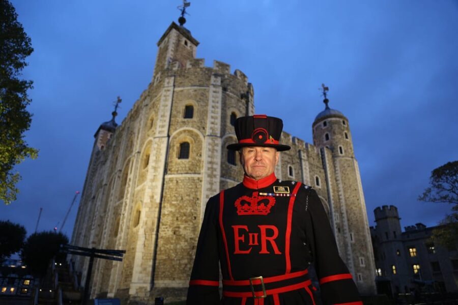 Tower of London: After-Hours Tour with Ceremony of the Keys - The Itinerary Breakdown