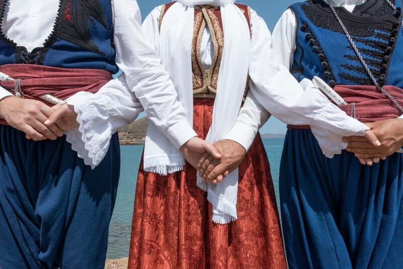 Traditional Greek Show in Plaka with Dinner - Who Should Consider This Tour?