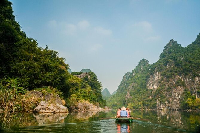 Trang An Hoa Lu Mua Cave Tour [Japanese guide, limousine bus, lunch and dinner included] - Key Points