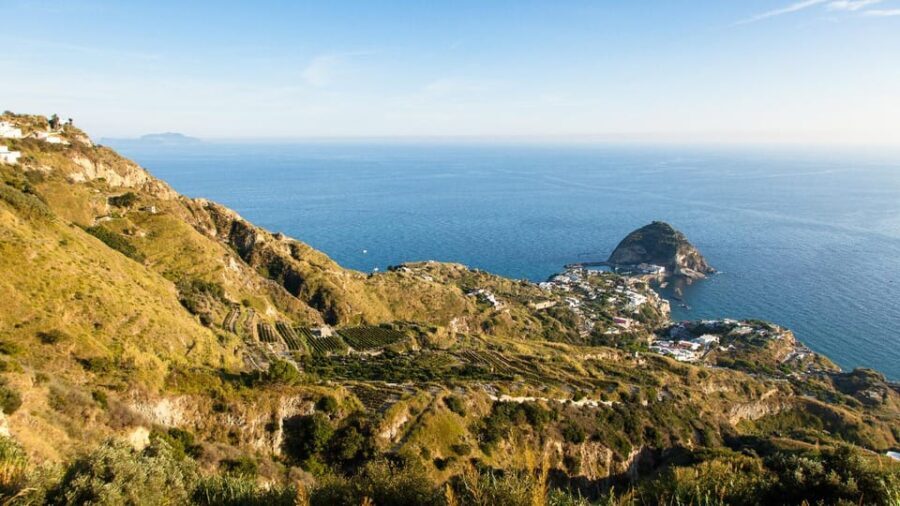 Trekking Mount Epomeo - The Experience of the Guide and the Group