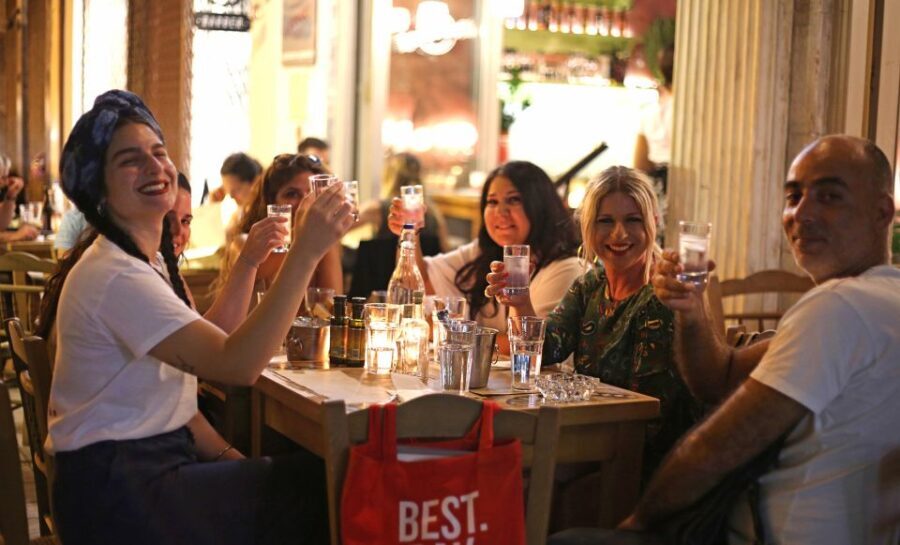 Twilight Athens Tour inc. rooftops, tastings & 3 drinks - Who It’s Perfect For