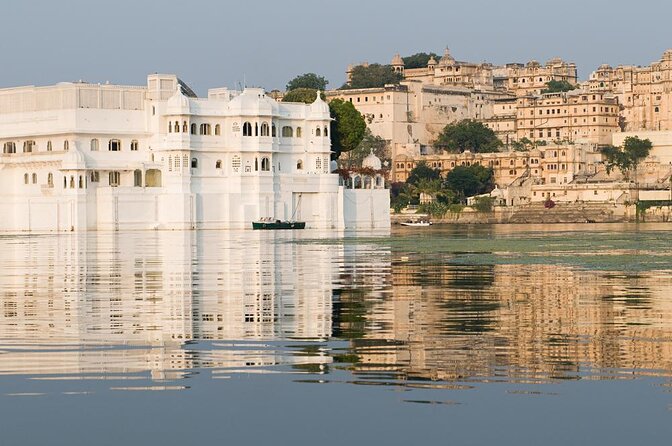 Udaipur: Jag Mandir Island Dinner with Boat Ride transfers - Key Points