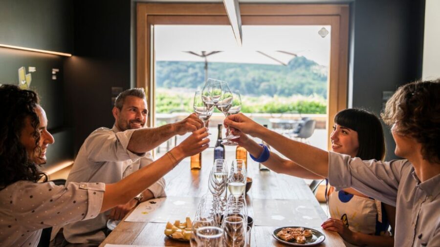 Valdobbiadene: degustazione Prosecco con stuzzichini - The Value of a Guided Prosecco Tasting