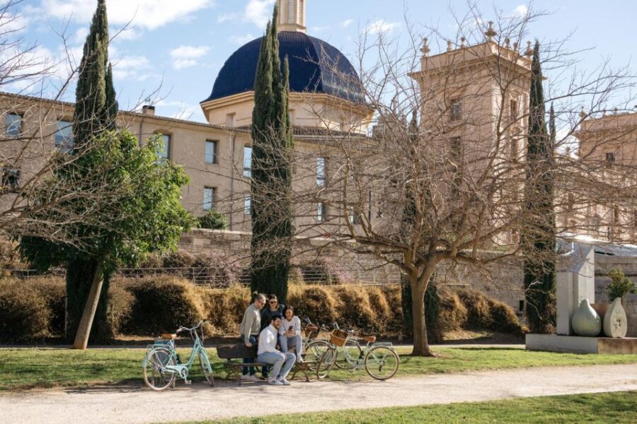 Valencia: Audioguide eng,esp,ita + Bike All Day - The Day in Valencia: What to Expect