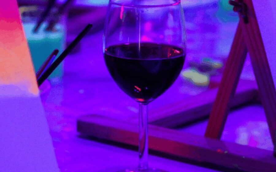 Valencia: Fluorescent painting workshop and wine - The Artistic Element