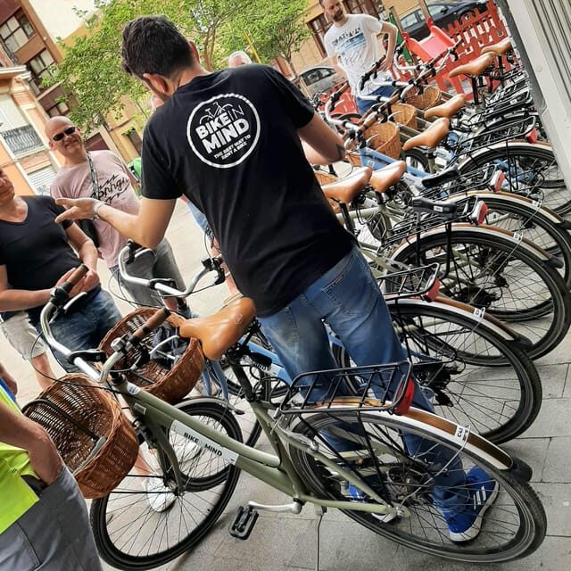 Valencia: Highlights City Tour by Bike with Local Guide - What You Can Expect from the Tour