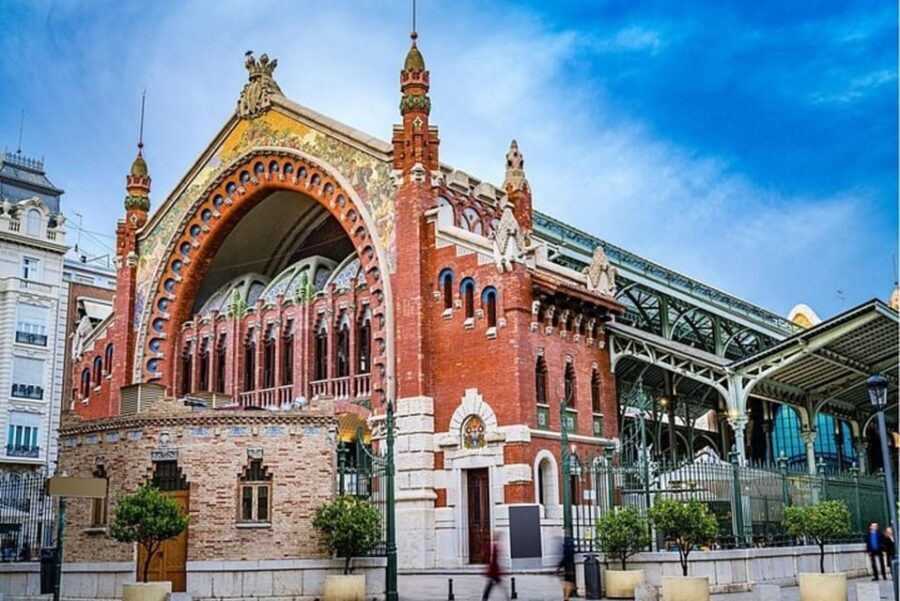 Valencia: Must-See Attractions Walking Tour - Walking Through the Streets and Squares