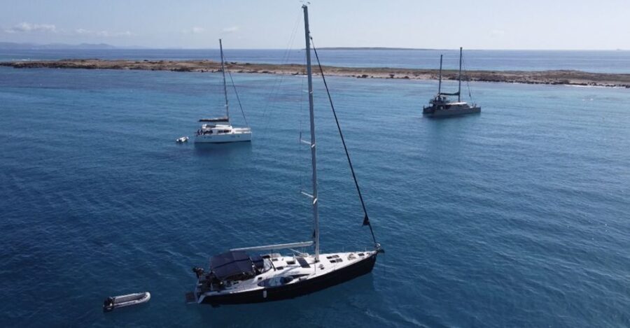 Valencia: Private Boat Trip with Paddle Boarding and Drinks - What to Expect on the Water