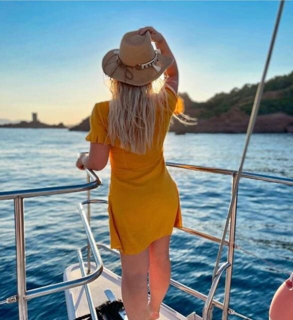 Valencia: Sunset or Daytime Catamaran Cruise with Drink - Key Points