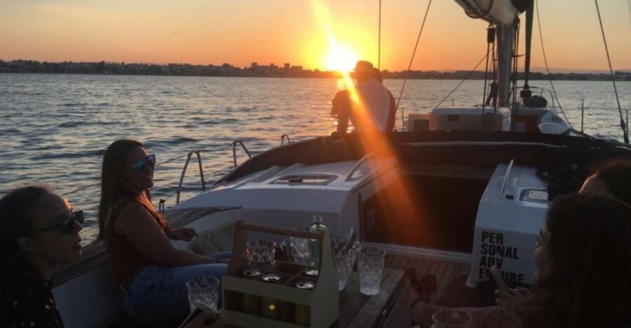 Valencia: Sunset trip in a sailboat with drinks included - Itinerary Breakdown