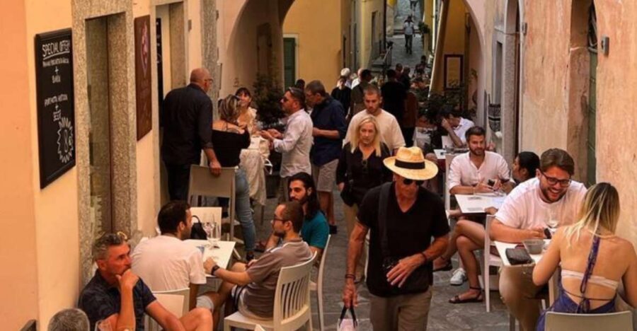 Varenna: Wine Tasting and Entry Ticket to Castello di Vezio - Introduction: An inviting mix of wine, history, and scenic beauty