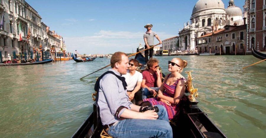 Venetian Private Sandolo tour - What Is a Sandolo Boat, and Why Is It Special?