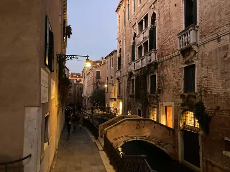Venice: Crimes, Legends, and Mysteries Sunset Tour - The Group Experience