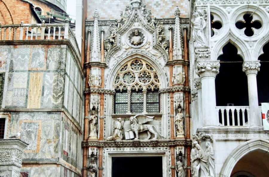 Venice: Gondola Ride and Skip the Line Doge's Palace Tour - Authentic Experiences from Travelers