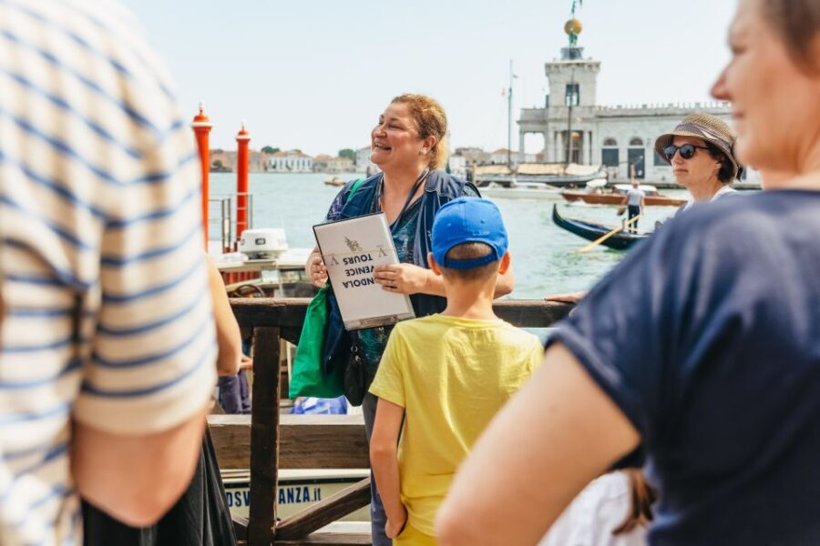 Venice: Grand Canal Gondola Ride with App Commentary - Detailed Breakdown of the Itinerary