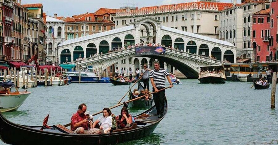 Venice Hidden Treasures: Walk & Gondola Ride - The Gondola Experience: Serenity on the Water