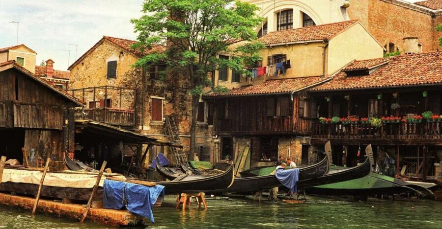 Venice: Historical Gondola Yard Private Tour - The Itinerary: What to Expect