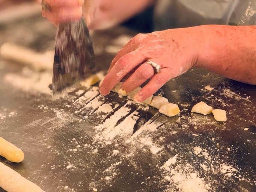 Venice: Pasta and Tiramisu Cooking Class with Wine - Why This Tour Works Well