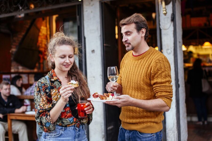 Venice: Private Evening Tour w/ Drinks & Bites in Cannaregio - Analyzing Value and Price