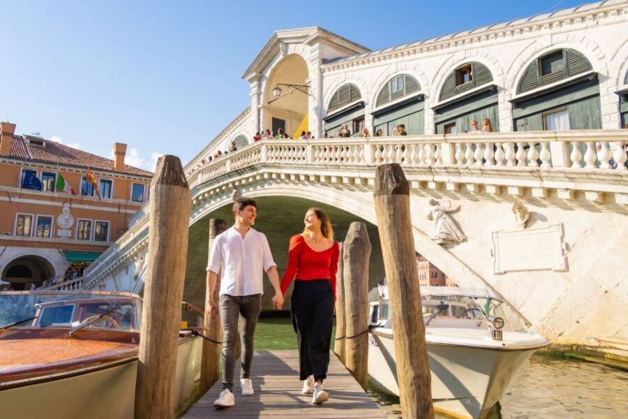 Venice: Professional Photoshoot at the Rialto Bridge