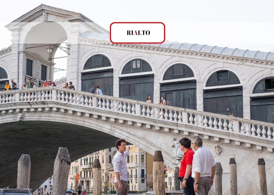 Venice: Rialto Bridge & Offbeat Unusual Venice Walking Tour - The Optional Gondola Ride: A Romantic Detour