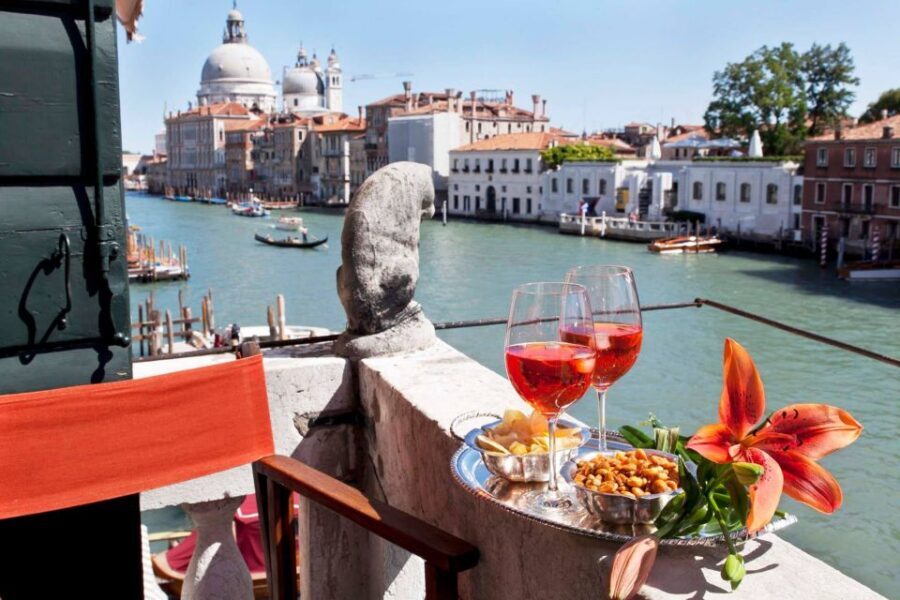 Venice: Romantic Palace Dinner and Private Gondola Ride - What Makes This Tour Stand Out?