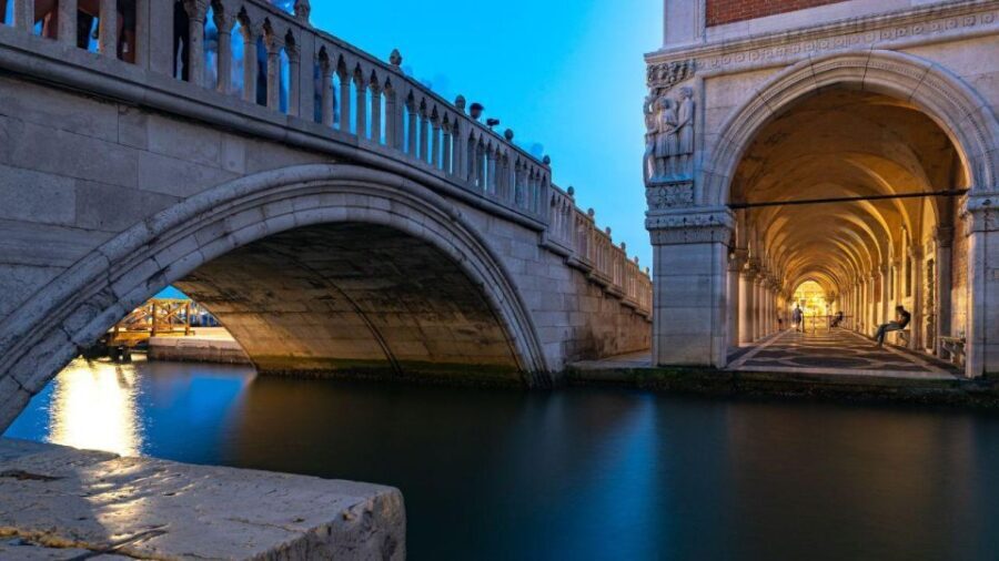 Venice: Shared Gondola Ride at Sunset - Practical Details and Considerations