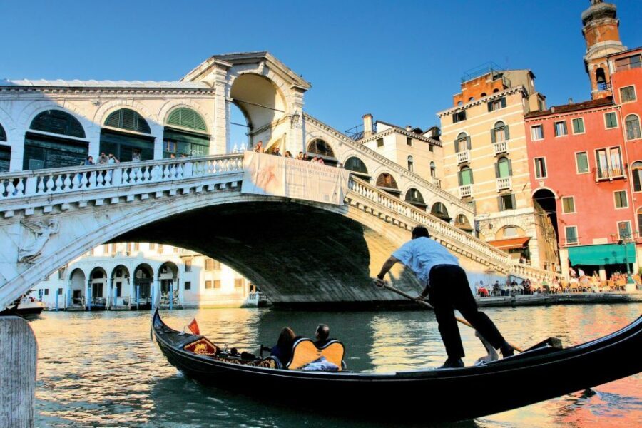 Venice: St. Mark's, Walking Tour and Gondola Combo - The Gondola Ride: A Classic Venetian Experience