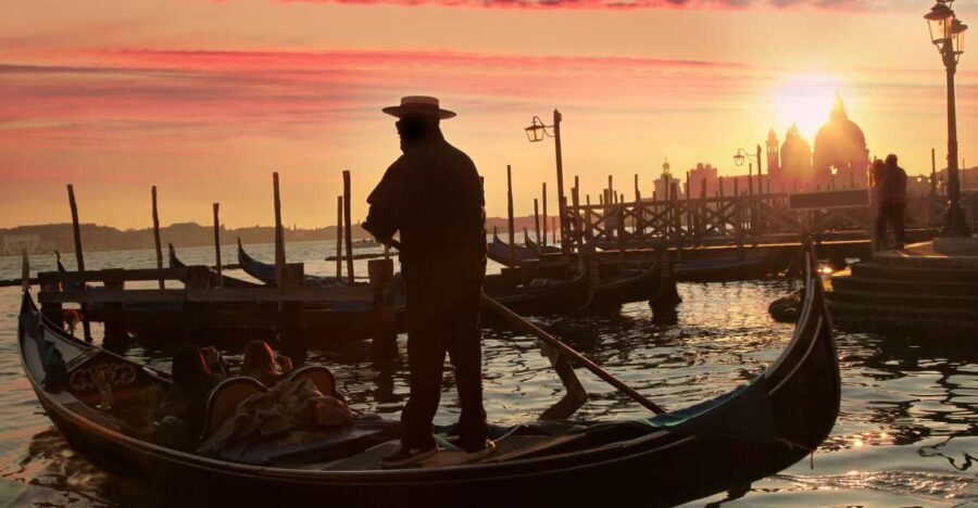 Venice: Sunset or Evening Gondola Tour - The Practical Side: Logistics, Cost, and Value