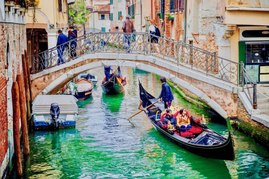 Venice: Walking Tour & Gondola Ride - Who Should Consider This Tour