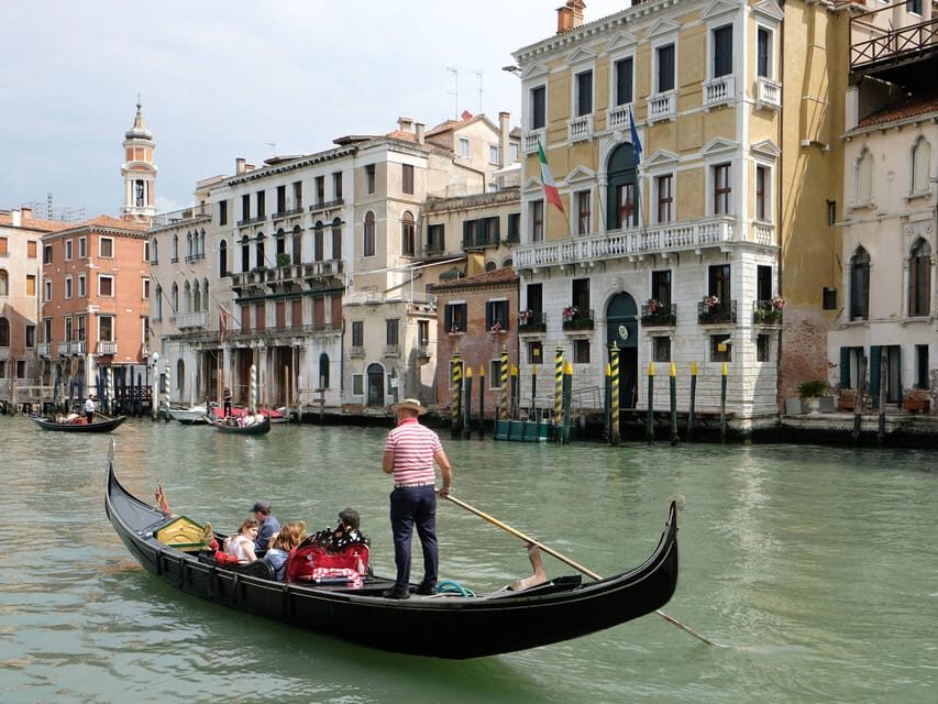 Venice's Private Gondola: Romantic Serenade - Who Will Love This Tour?