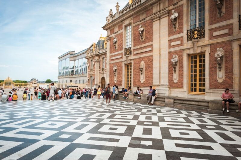 Versailles Bike Tour with Palace & Queen Farm Entrance - Key Points