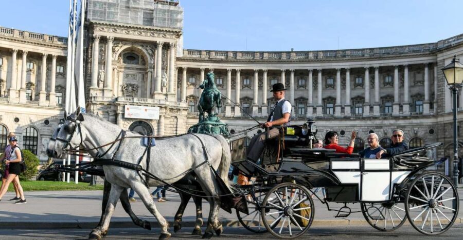 Vienna: 30-Minute Fiaker Ride in the Old Town - The Route and Landmarks