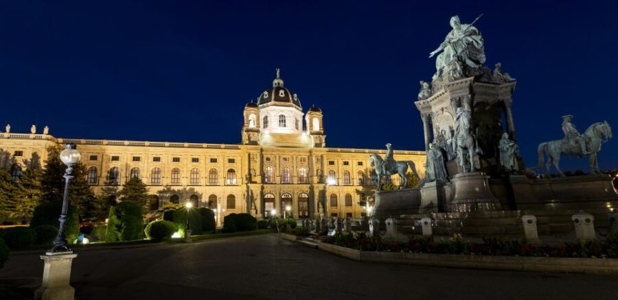 Vienna: Panoramic Night Tour by Bus - The Experience and Authenticity