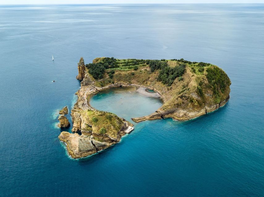 Vila Franca do Campo: Boat Tour Around Ilhéu - The Experience: From Booking to Return