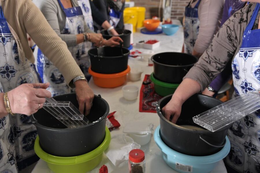 Volendam: 2.5-Hour Cheesemaking Workshop & Clog Making Tour - Who Will Love This Tour?