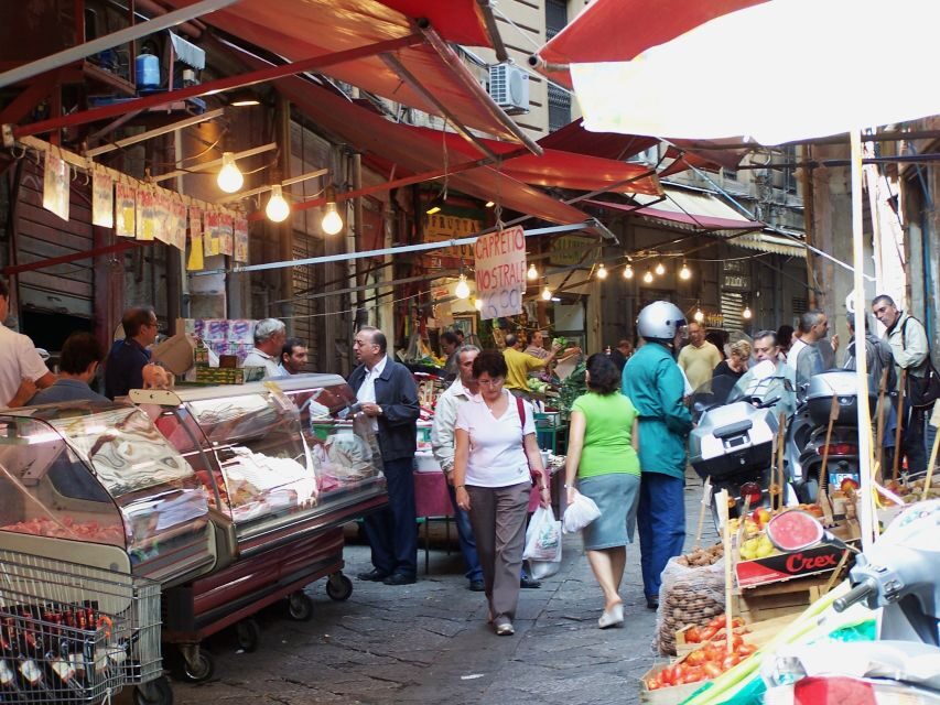 Walking Tour and typical Lunch in a private charming home - What Makes It Worth It?