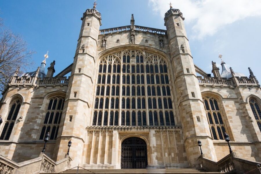 Windsor Castle Hampton Court palace Private Tour with Ticket - Exploring Windsor Castle: A Fortress and Royal Home