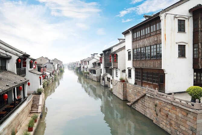 Wuzhen and Xitang Water Town Private Full Day Trip from Shanghai with Lunch and Dinner - Exploring the Water Towns Near Shanghai: Wuzhen and Xitang