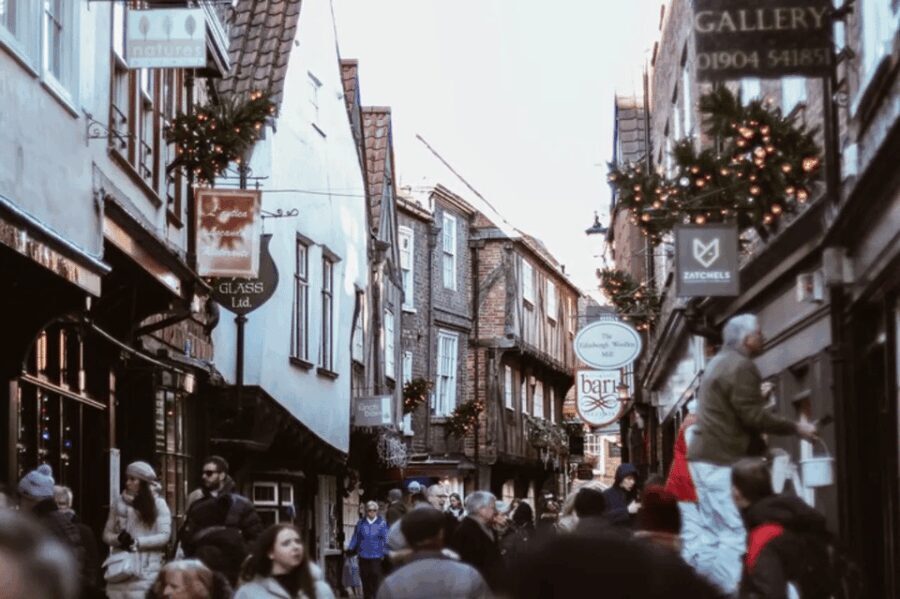 York: Christmas Market and City Highlights Walking Tour - Who Should Consider This Tour?