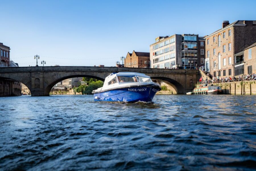 York: Self-Steer Boat Rental - An Overview of the Self-Steer Boat Experience
