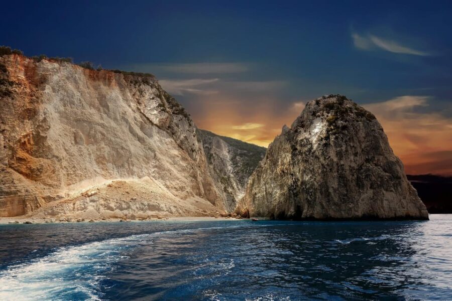 Zakynthos: VIP speedboat tour to Laganas bay with swim stops - Key Points